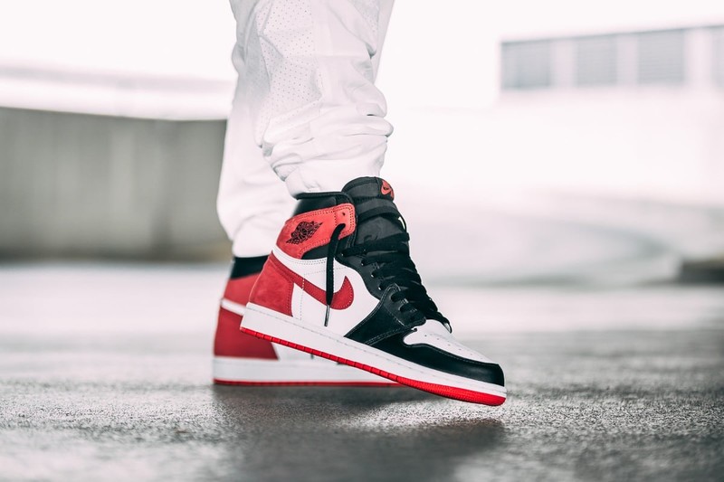 Red jordan 1 high store